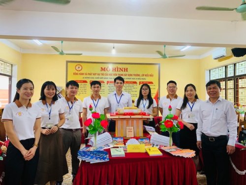 Tọa đàm khoa học “Xây dựng tác phong làm việc cho đội ngũ cán bộ, công chức, viên chức là học ...